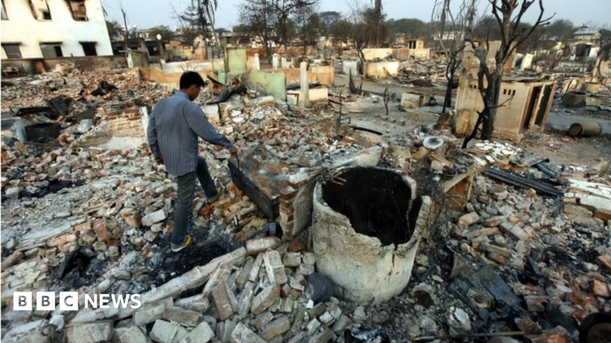Burma communal riots prompt more curfews - BBC News