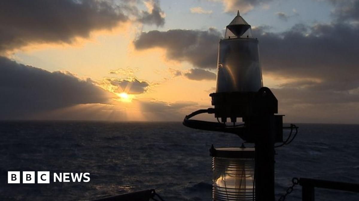 Life on the Babbage Southern North Sea gas platform - BBC News