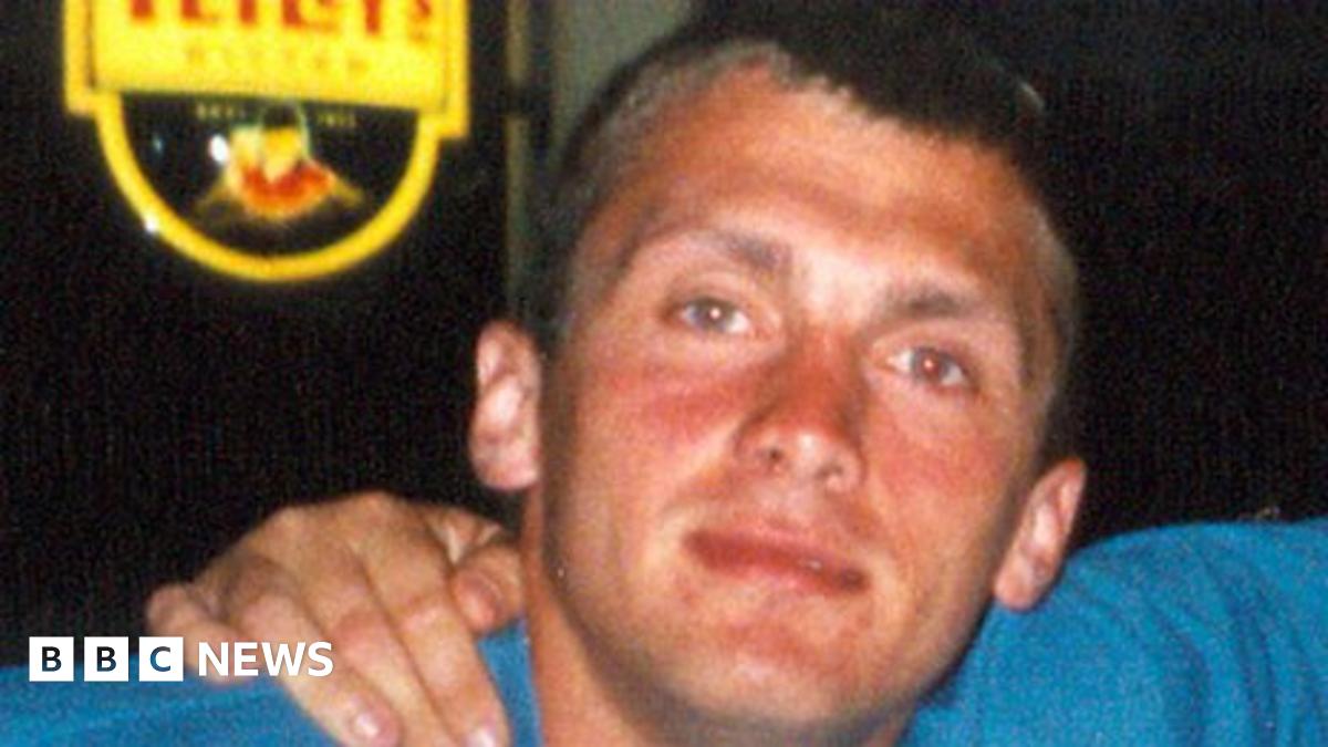 Gun killing: Reward of £10k in Peter Singleton 2003 case - BBC News