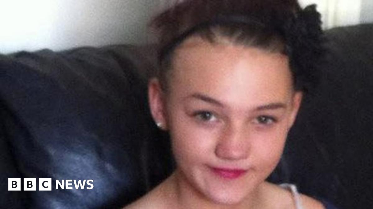 Tributes to Jade Anderson after Atherton dog attack - BBC News