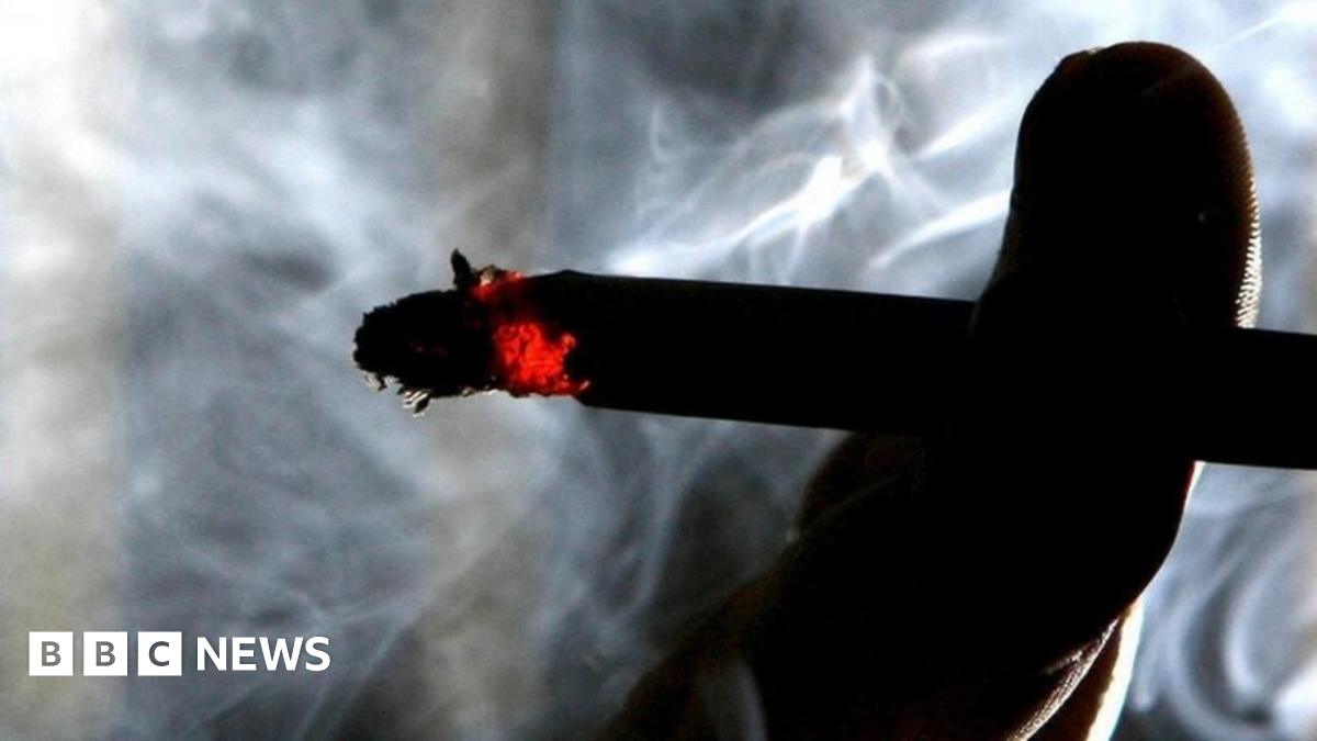 Ministers aim to make Scotland 'tobacco free' by 2034 - BBC News