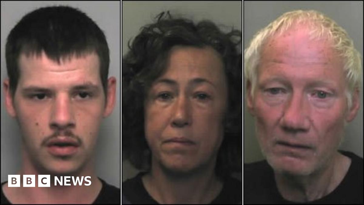 Glenn Clary murder: Three jailed for life over beating - BBC News