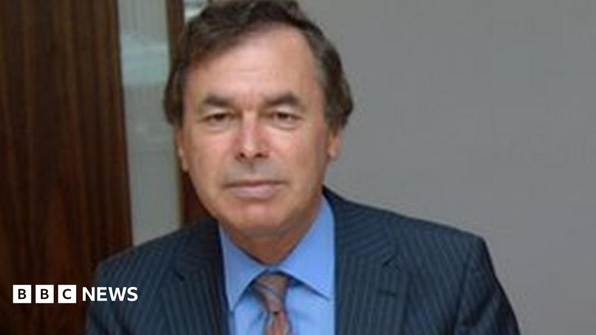 Irish police snub Justice Minister Alan Shatter - BBC News