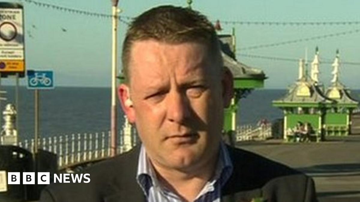 Blackpool Council gets 10,000 calls over council tax - BBC News
