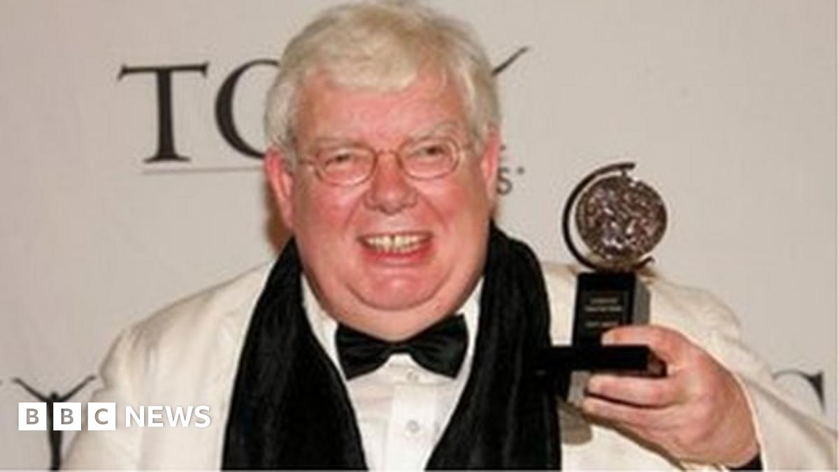 Obituary: Richard Griffiths - BBC News