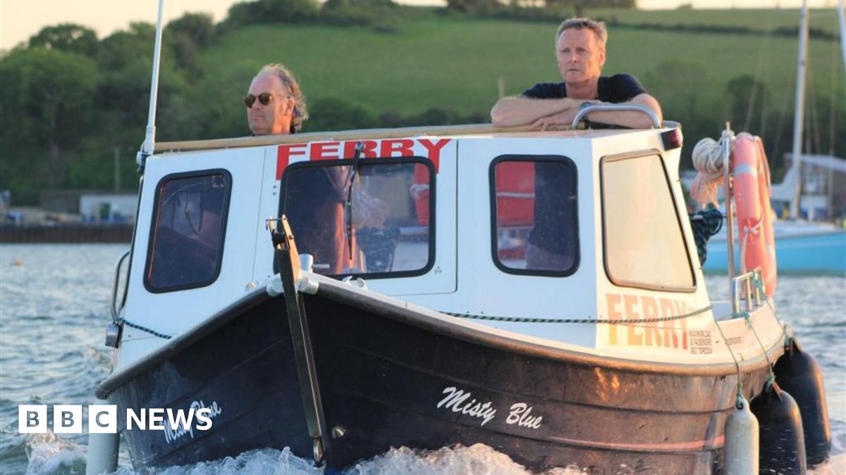 Second Appledore Instow community ferry introduced - BBC News
