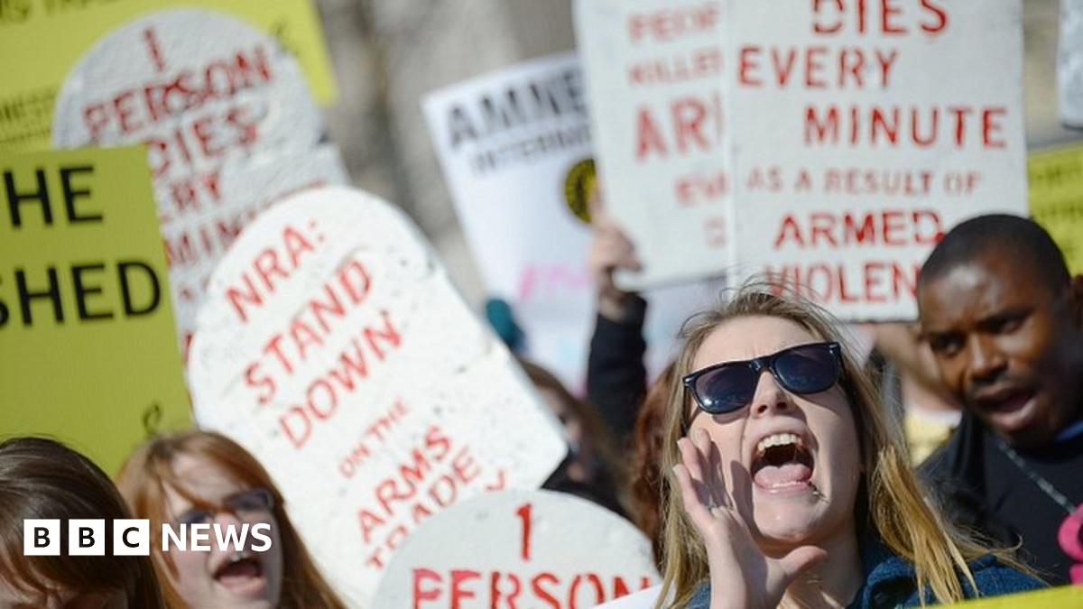 UN passes historic arms trade treaty by huge majority - BBC News