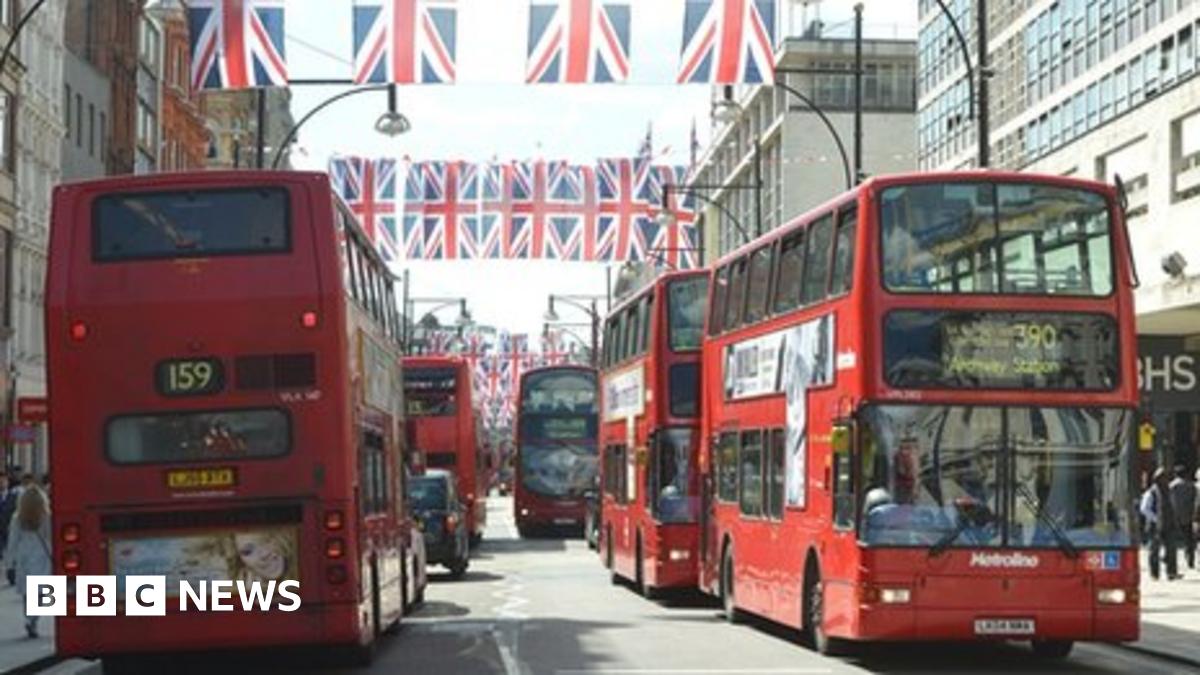 London buses 'hit two pedestrians or cyclists a day' - BBC News