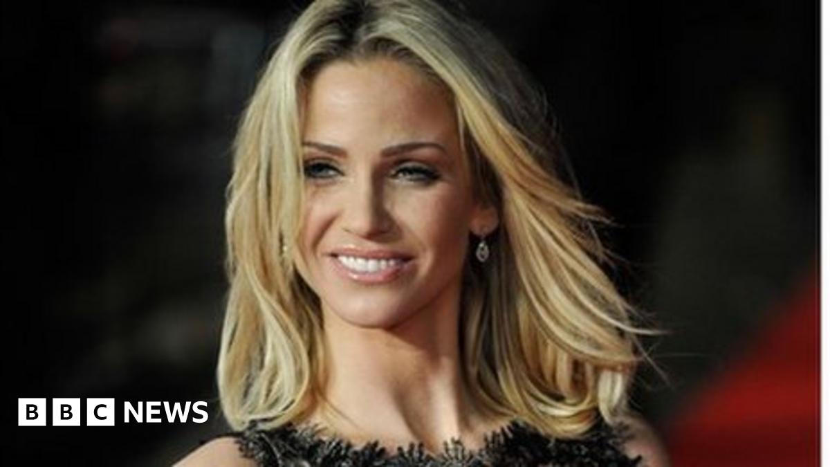 Girls Aloud's Sarah Harding felt suffocated by reunion - BBC News