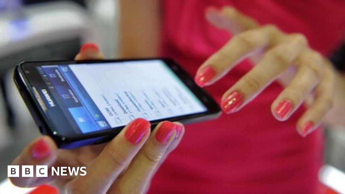 Mobile phone celebrates 40th anniversary - BBC News