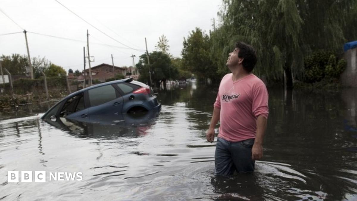 In pictures: Argentina's deadly floods - BBC News