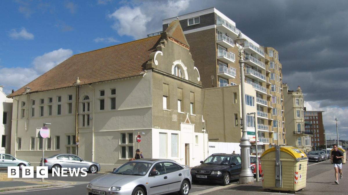 Hove residents urged to help preserve Medina House - BBC News