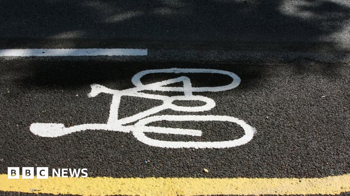 Nottingham cycling safety £1.5m investment plan - BBC News