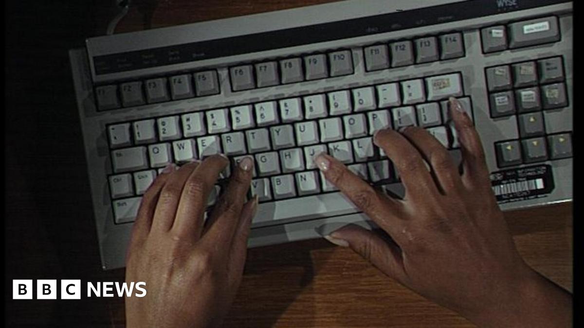 James Bond cyber crime expectations 'unrealistic' - BBC News