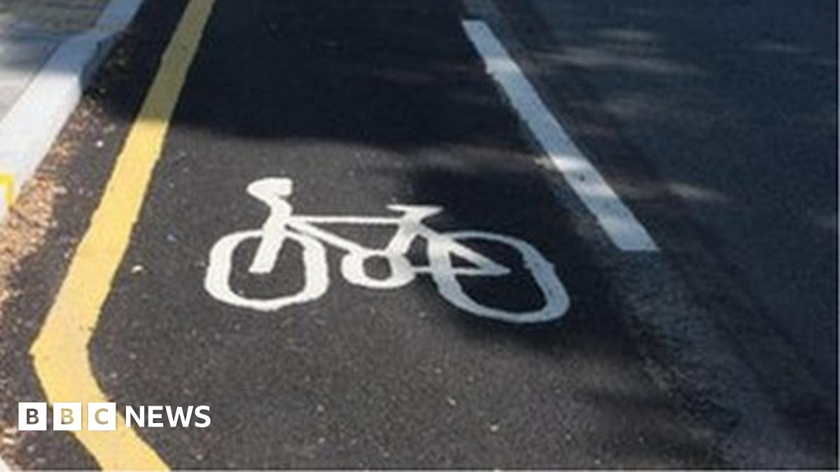 East Midlands cycle paths get £2.8m investment - BBC News