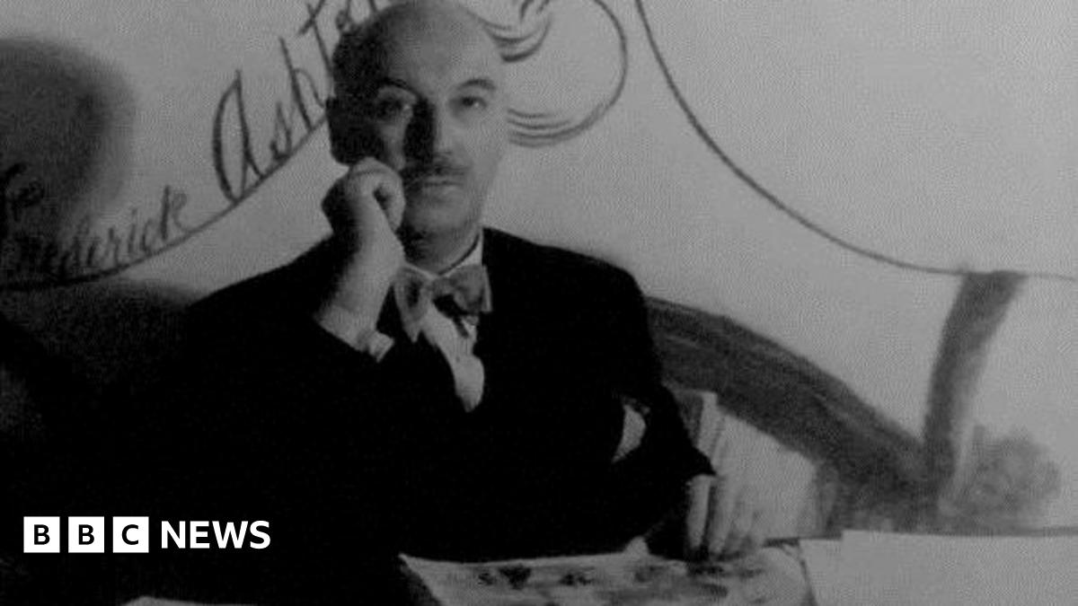 Faringdon's Lord Berners honoured with blue plaque - BBC News