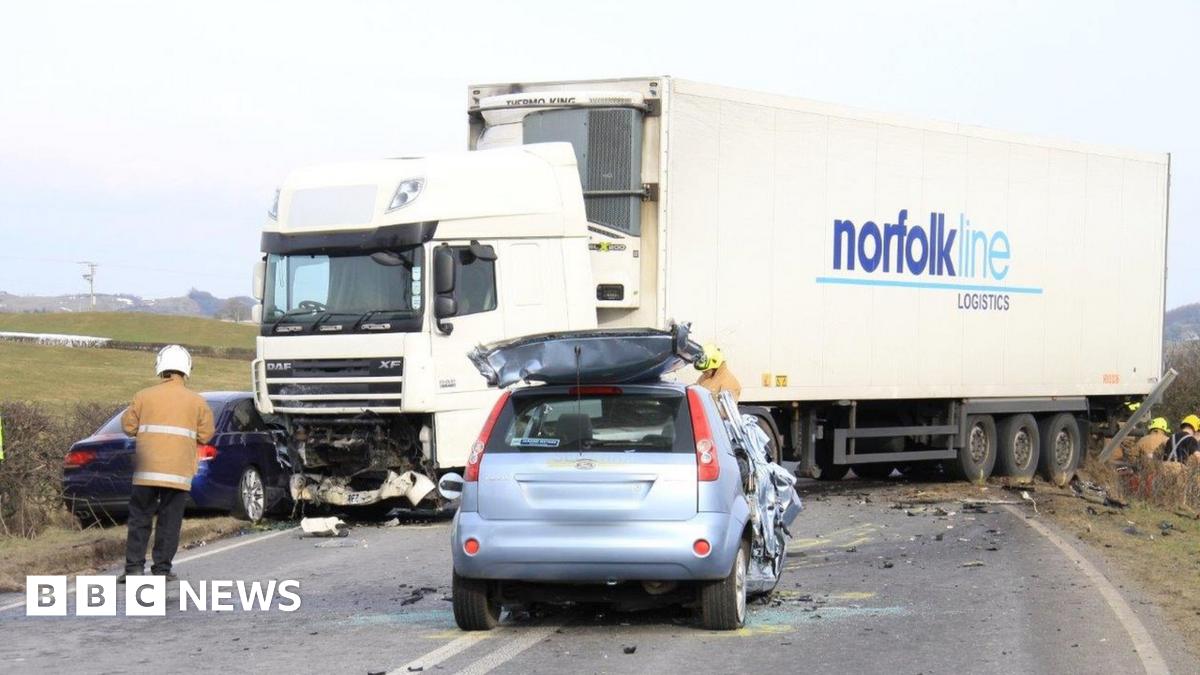 Man dies after crash with lorry on A75 - BBC News