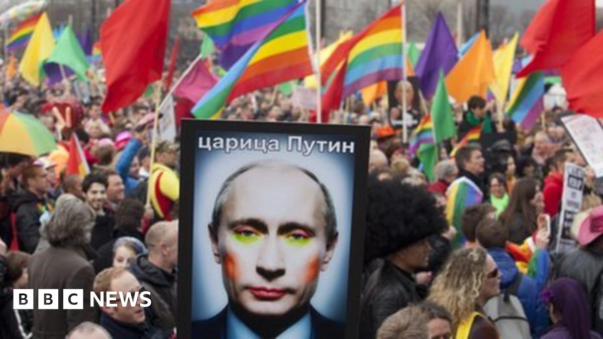 President Putin shrugs off German and Dutch protests - BBC News