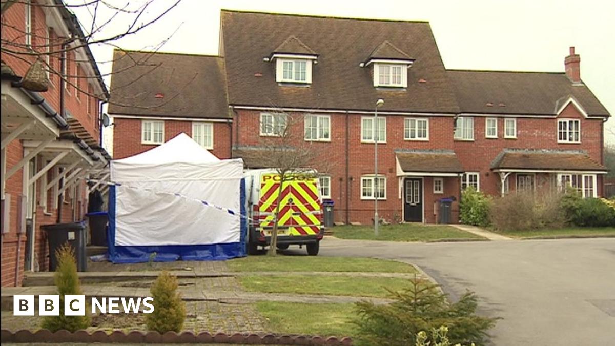 James Simister remanded over wife's murder in Amesbury - BBC News