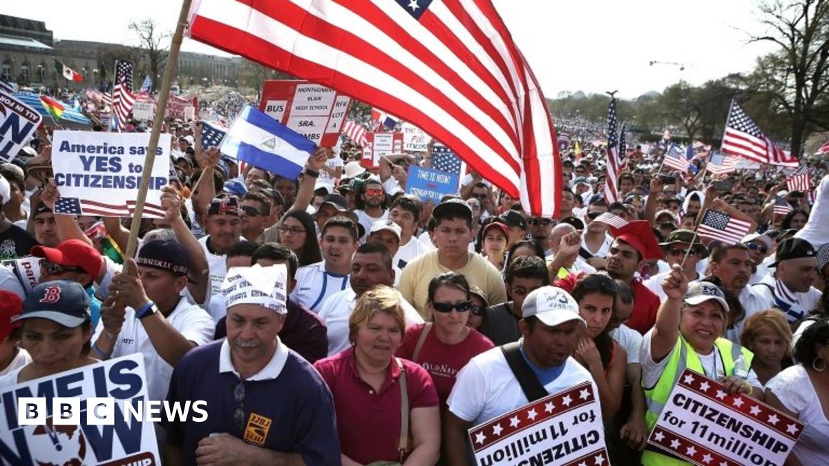 Tens of thousands at US immigration reform rallies - BBC News