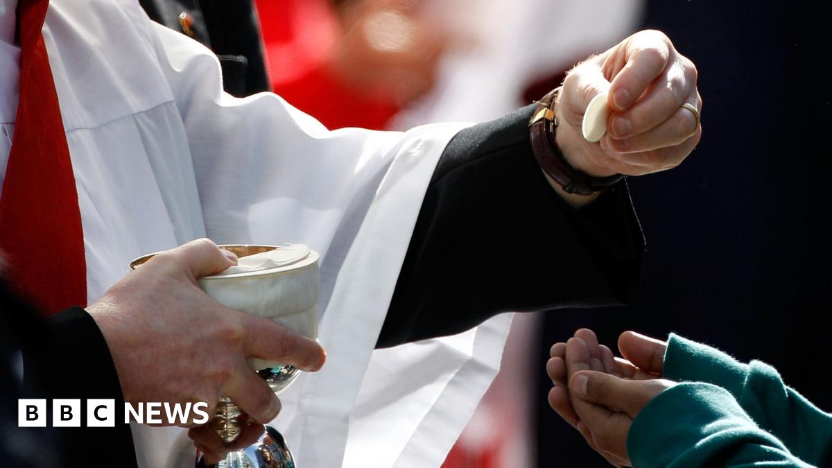 Ireland communion and confirmation funds end - BBC News