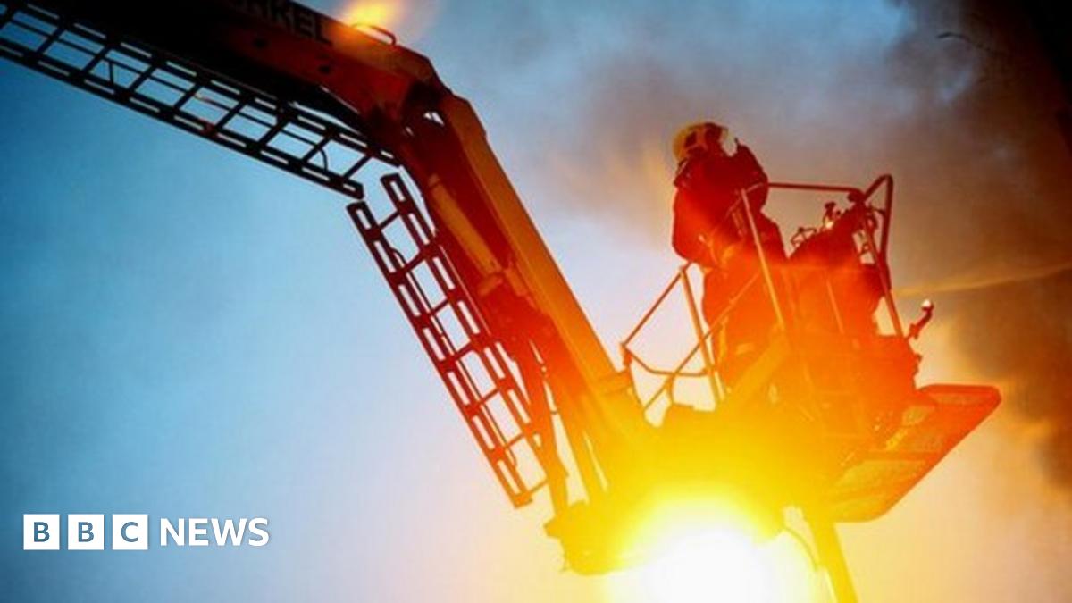 'Demolition' needed at Manchester building fire scene - BBC News