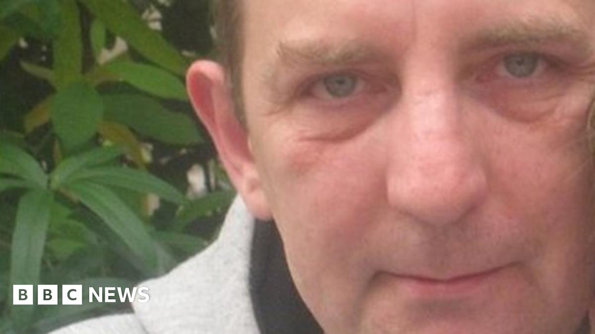 Swindon stab death: Roger Millar 'stabbed five times' - BBC News