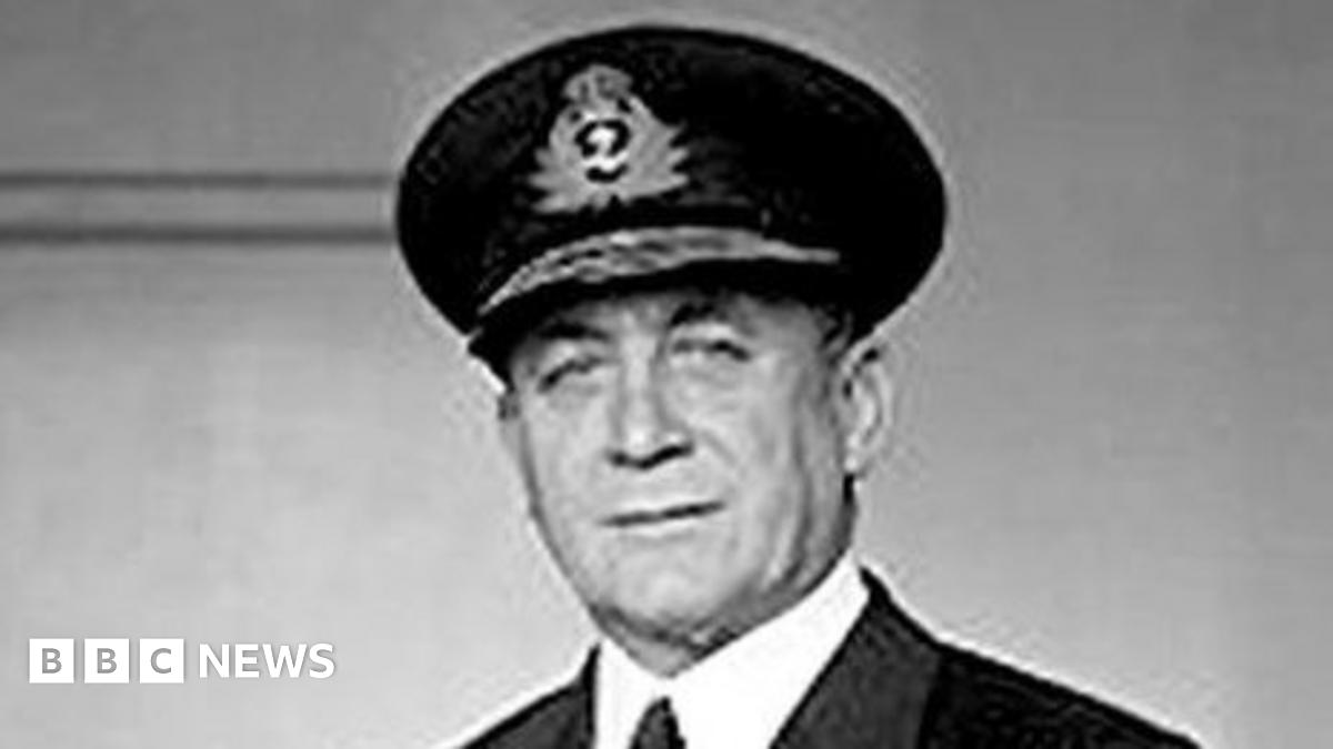 War hero Admiral Sir Max Kennedy Horton is commemorated - BBC News