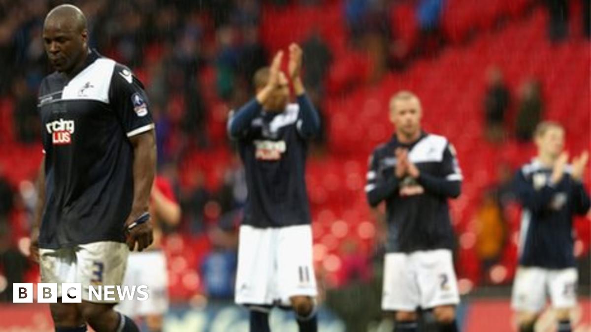 FA Cup: Fans arrested after Millwall violence - BBC News