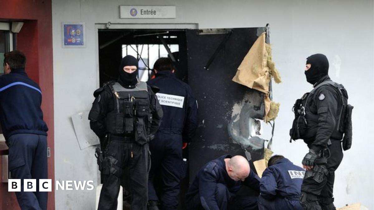 Armed robber Redoine Faid in France prison escape - BBC News