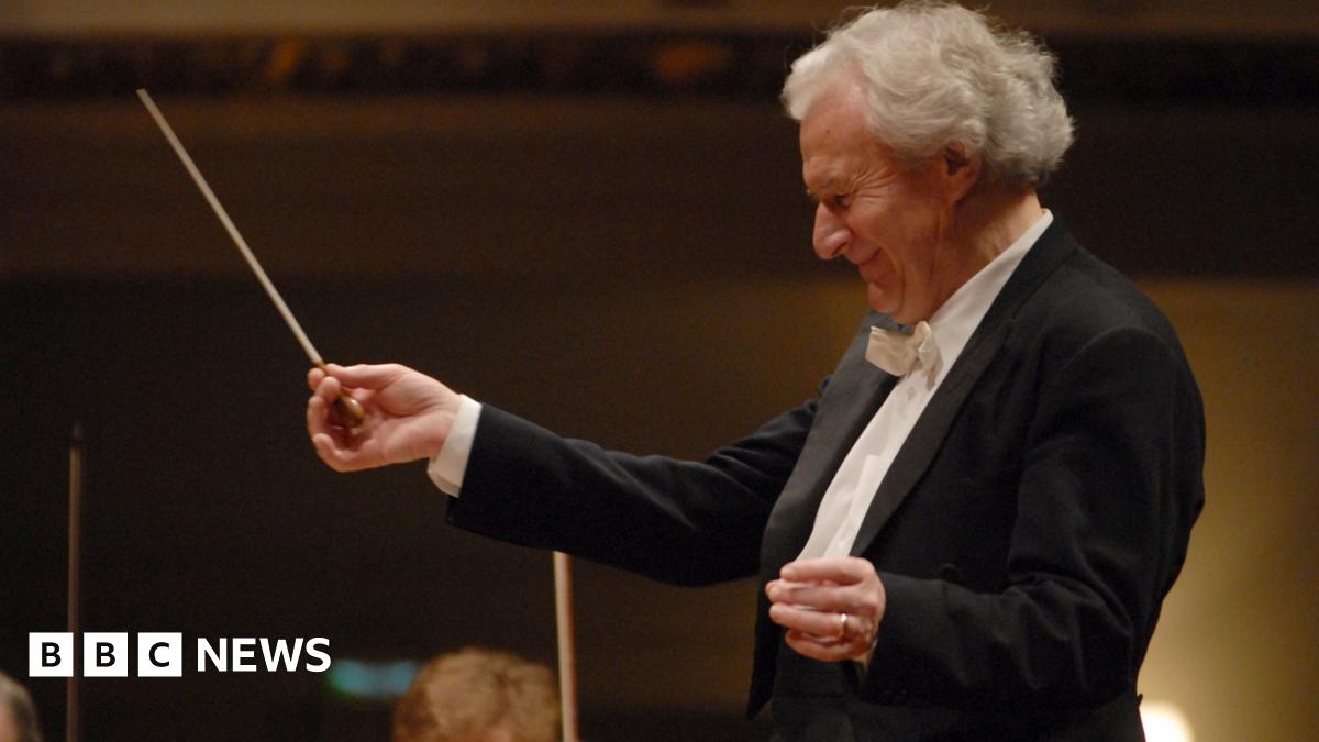 Conductor Sir Colin Davis dies - BBC News