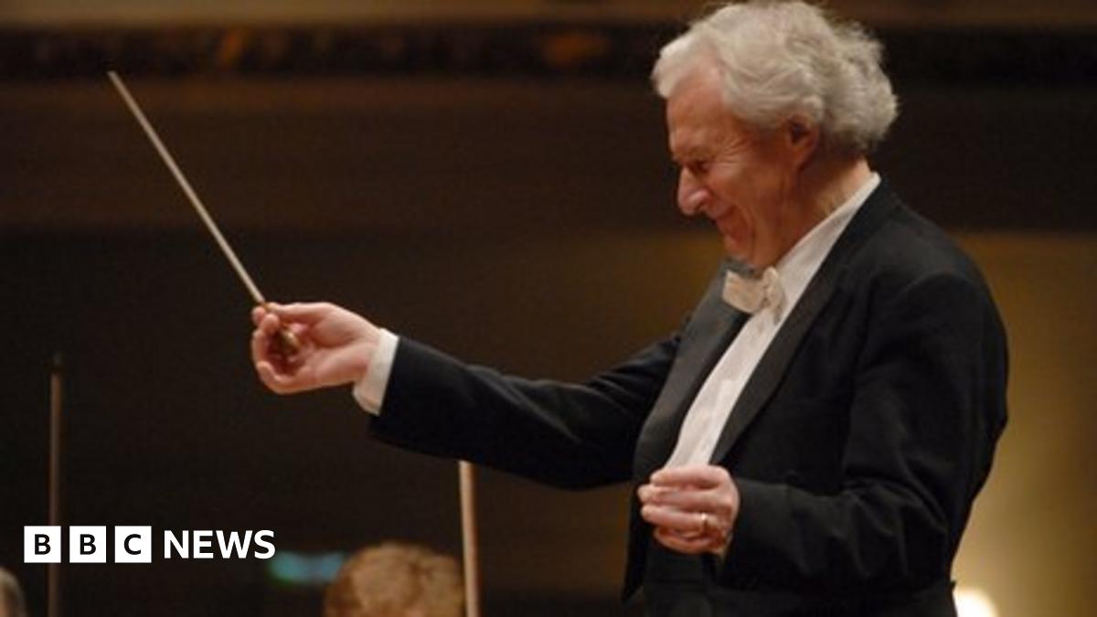 Prom dedicated to inspirational conductor Sir Colin Davis - BBC News