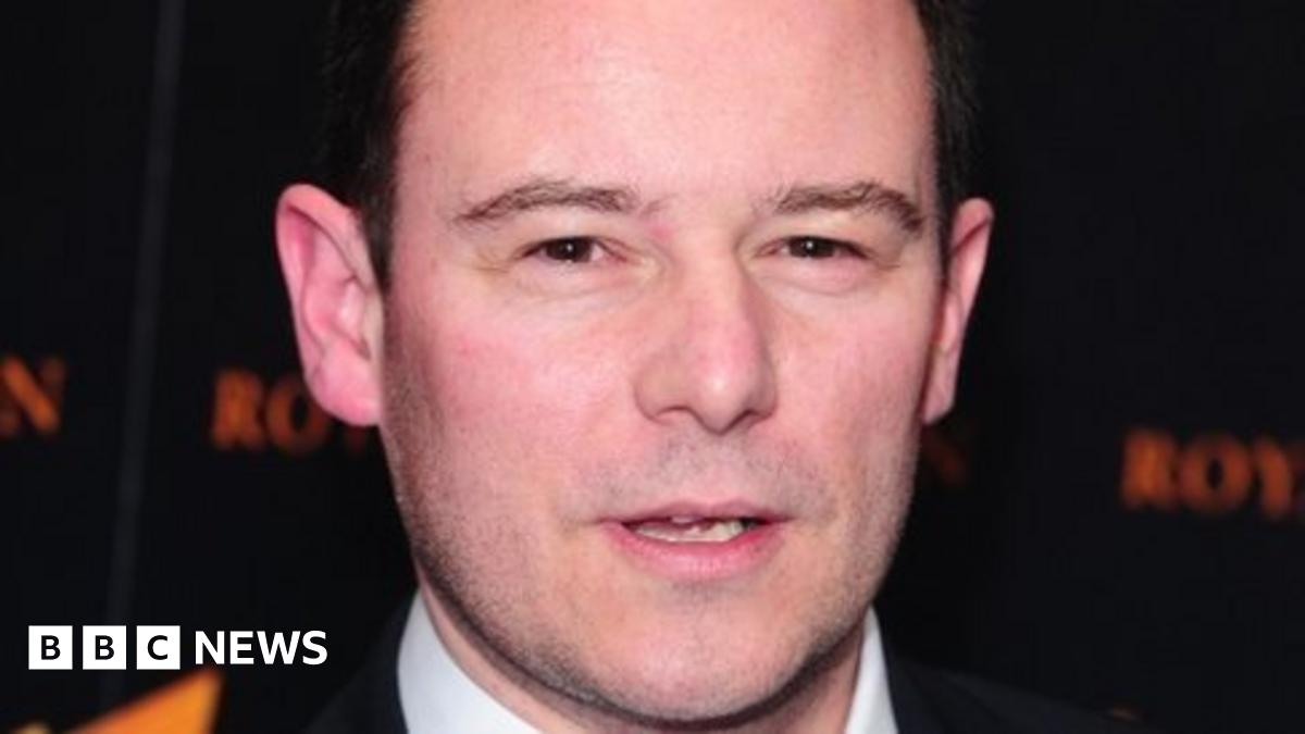 Coronation Street actor Andrew Lancel denies child sex charges - BBC News