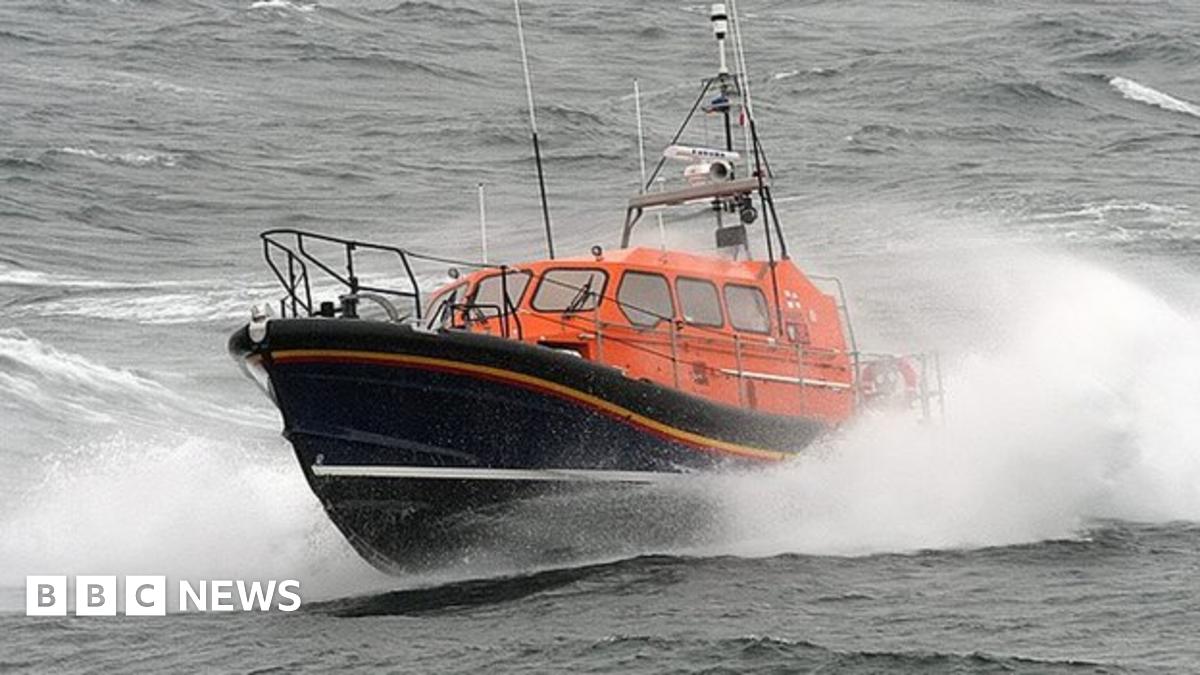 Prototype RNLI lifeboat 'light years ahead' - BBC News