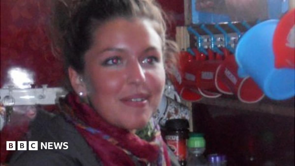 Sarah Groves murder trial in Kashmir adjourned - BBC News