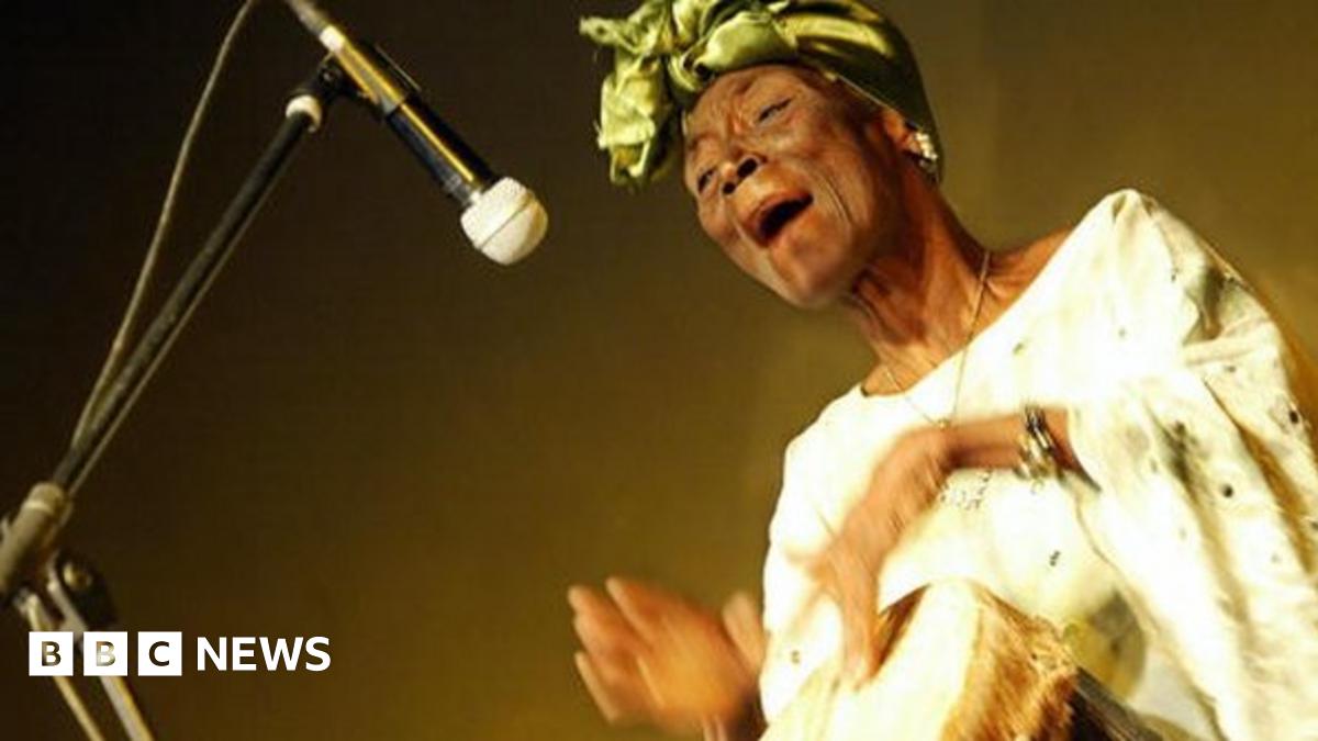Bi Kidude, Zanzibari Taraab singer, dies - BBC News