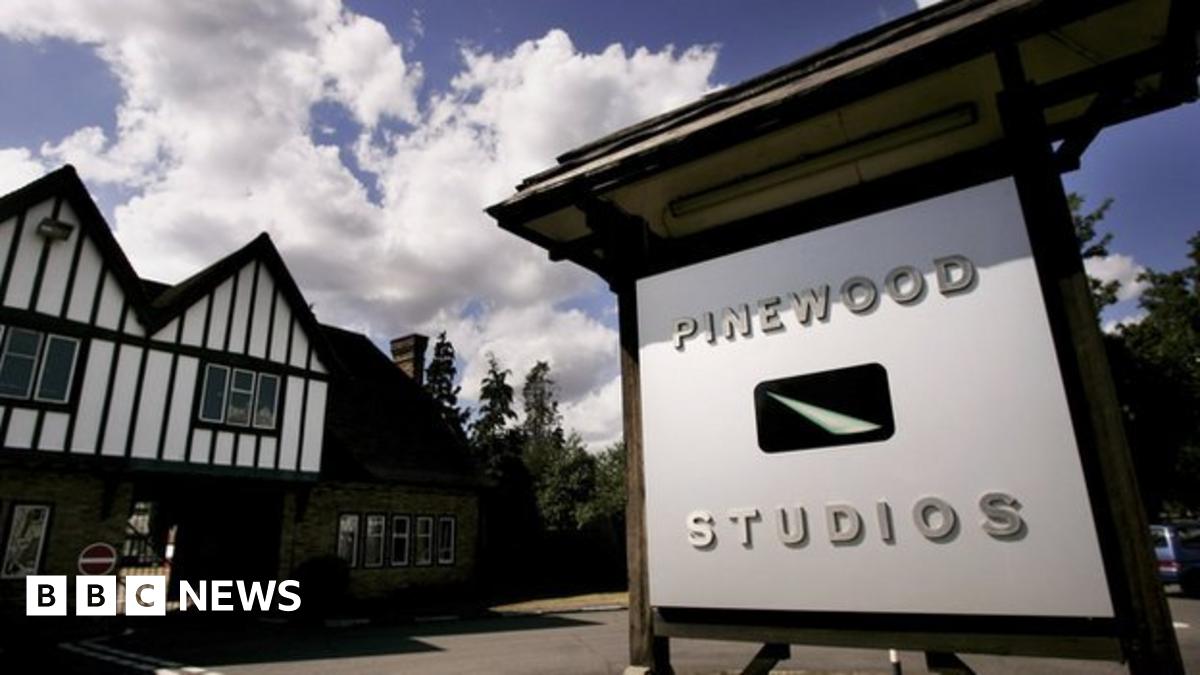 Pinewood studio agrees deal with Chinese media group - BBC News