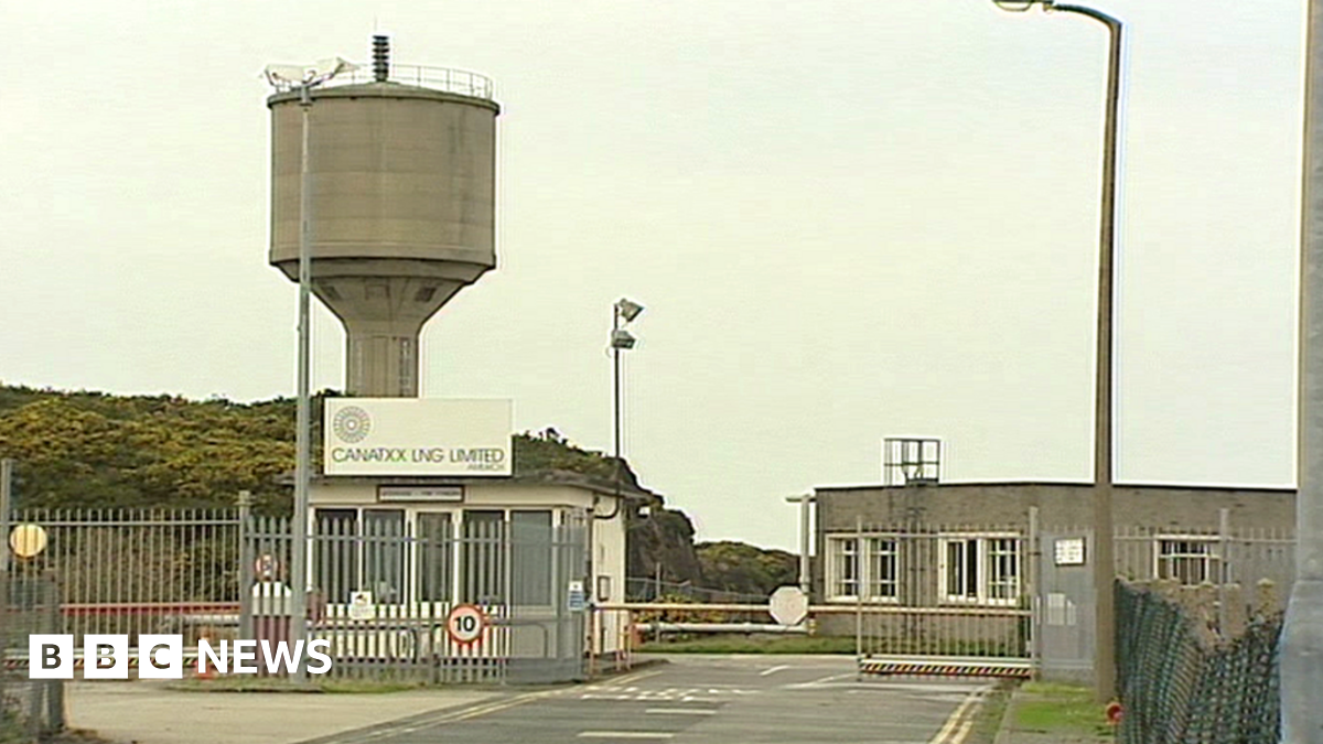 Liquid gas storage plan for Anglesey resurrected - BBC News