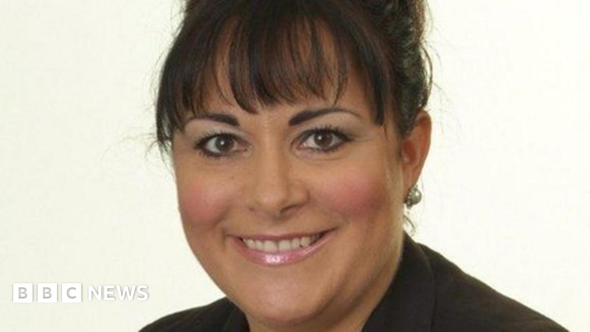 Wrexham-born opera singer Cecilia Smiga dies at age 38 - BBC News