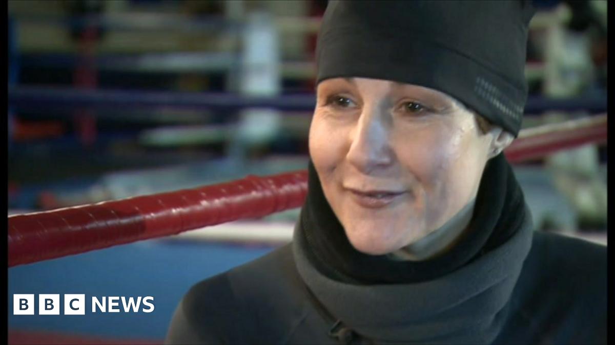 Alison Curtis: the UK's first female boxing trainer - BBC News