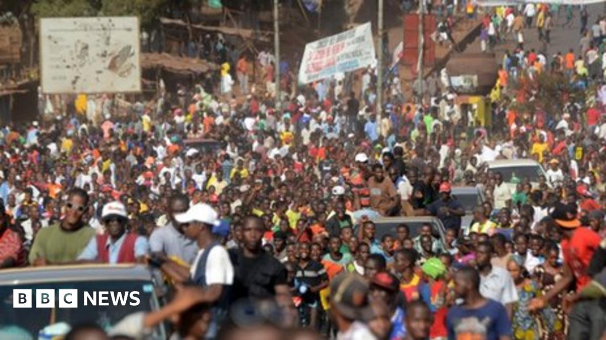 Guinea elections: Clashes as police break up protest - BBC News