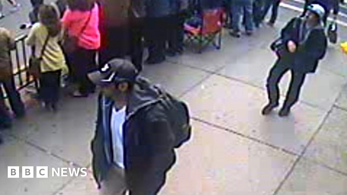 FBI releases photos of Boston suspects - BBC News