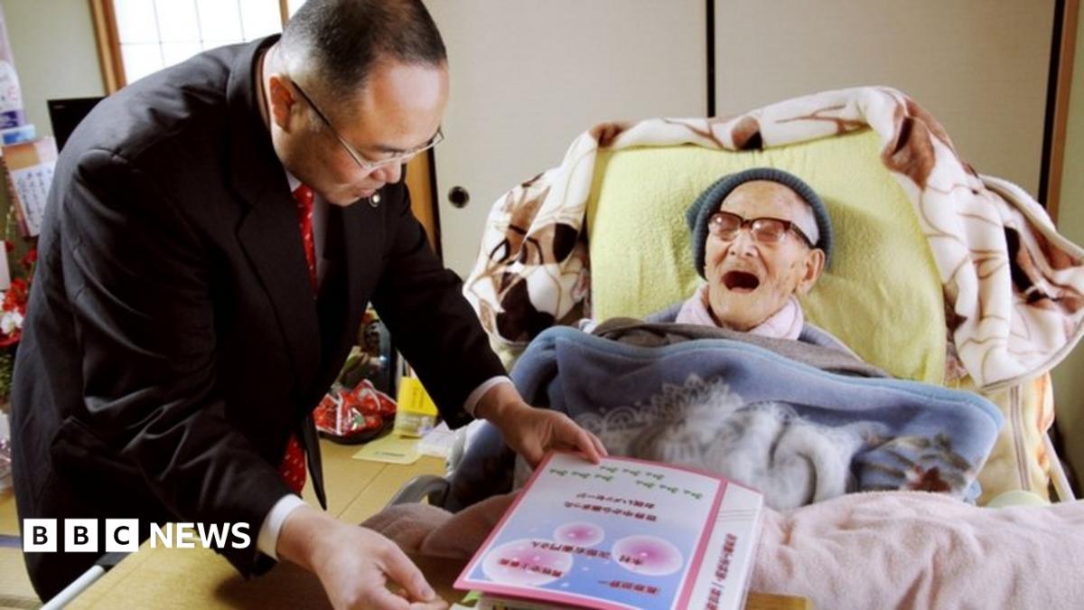 World's oldest man in Japan celebrates 116th birthday - BBC News