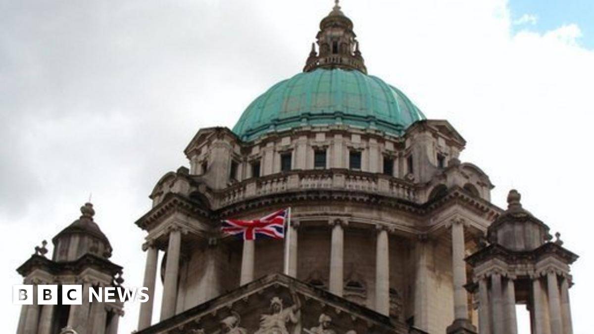 Union flag dispute: DUP cenotaph proposal fails - BBC News
