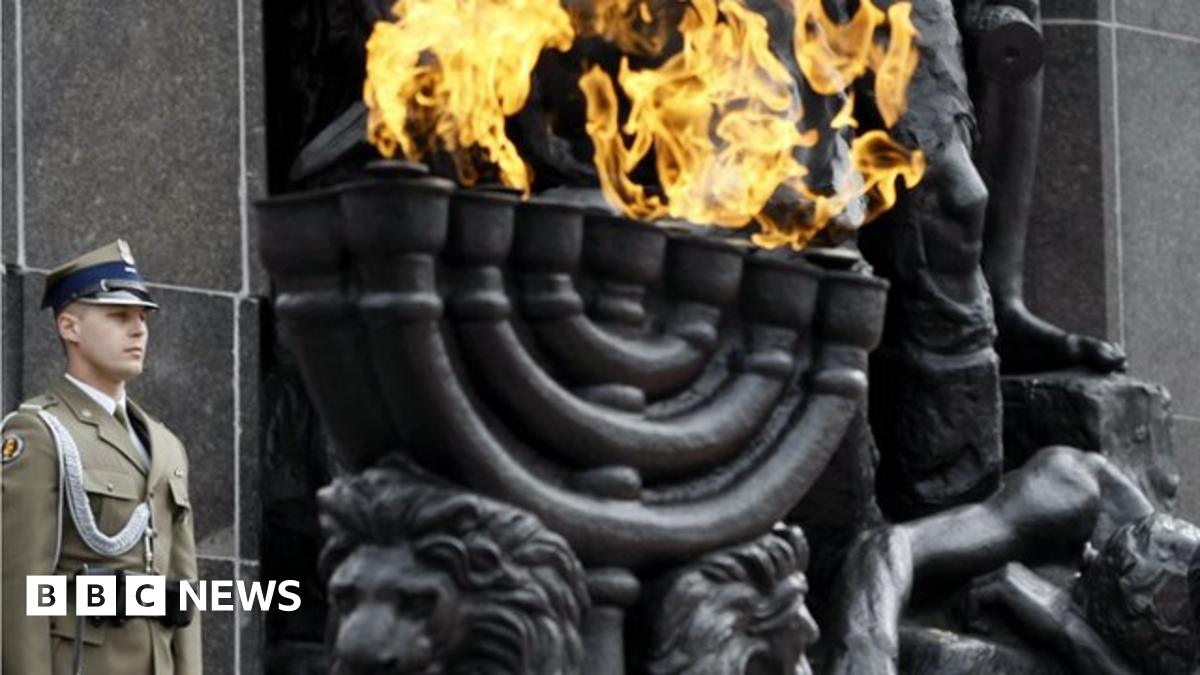 Poland honours Jews who fought Nazis in Warsaw Ghetto - BBC News