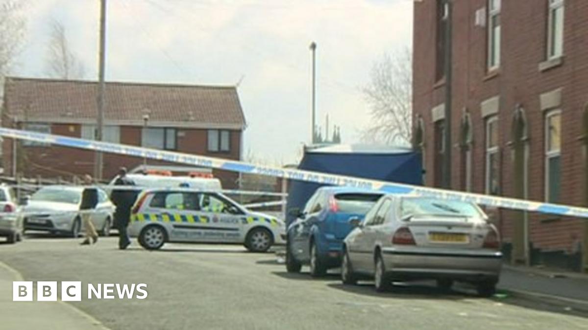 Chadderton stab death woman named as Farkhanda Younis, 30 - BBC News