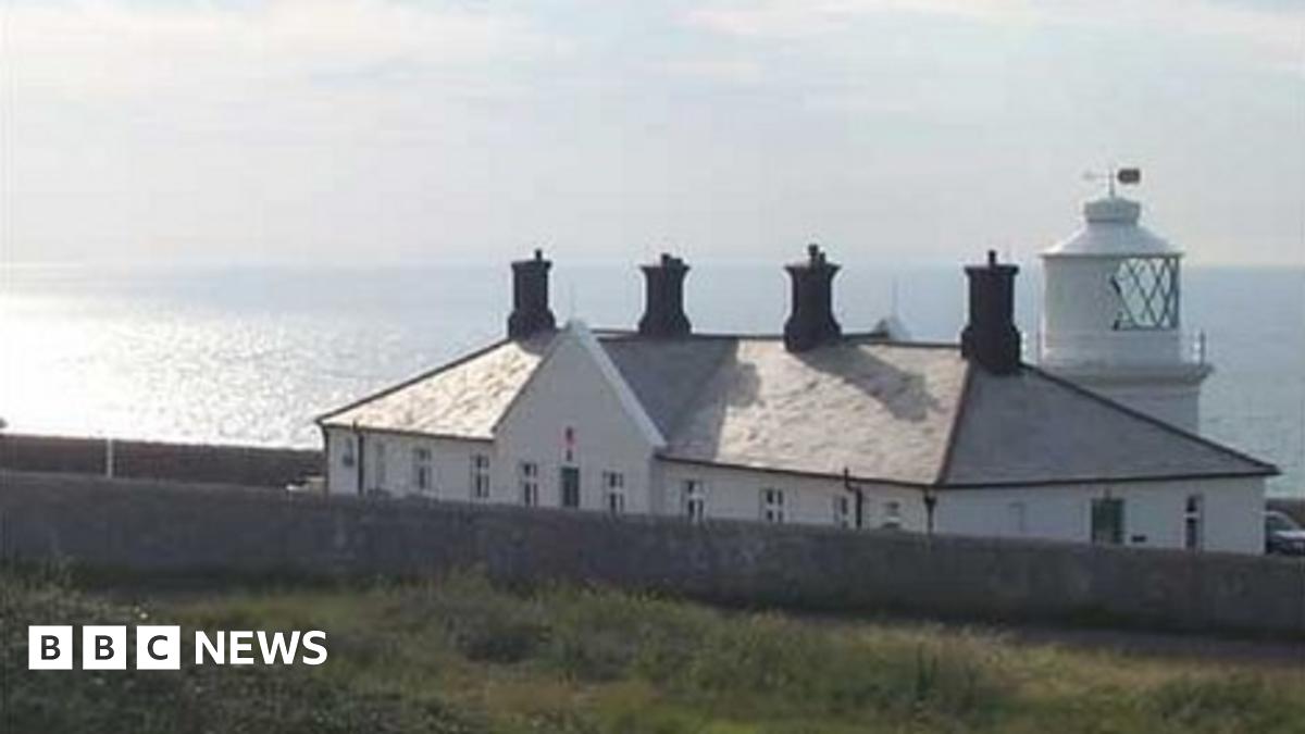 Anvil Head cliff climber airlifted to hospital after fall - BBC News