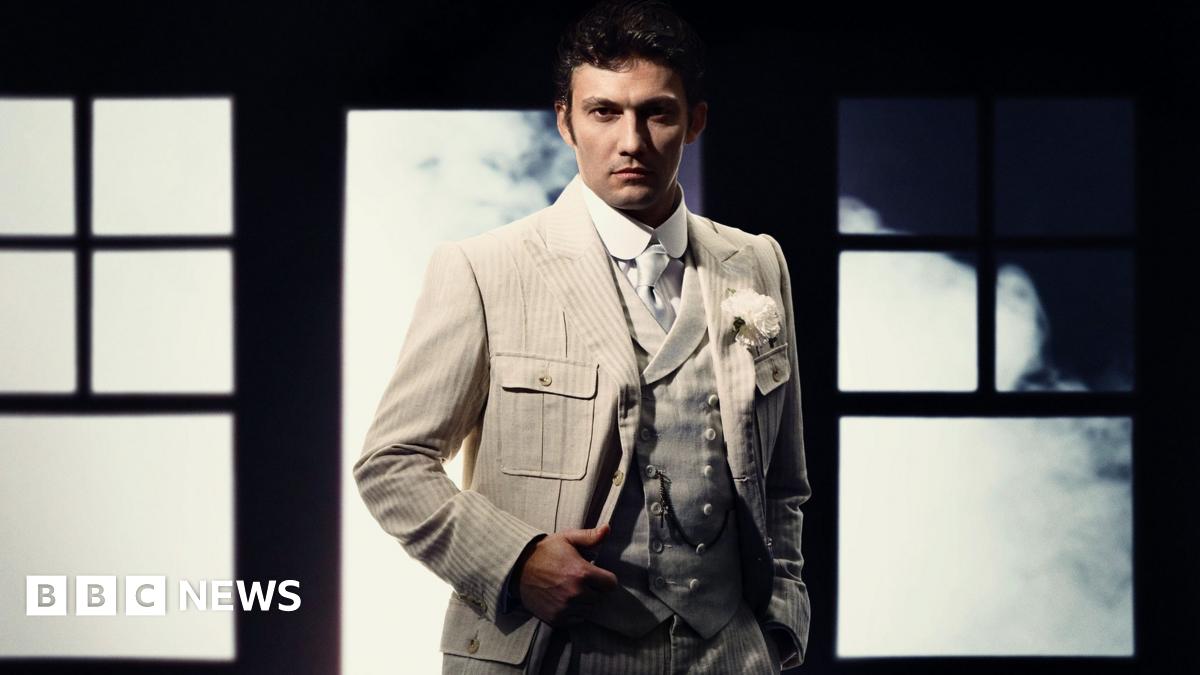 Jonas Kaufmann wins best male opera singer award - BBC News