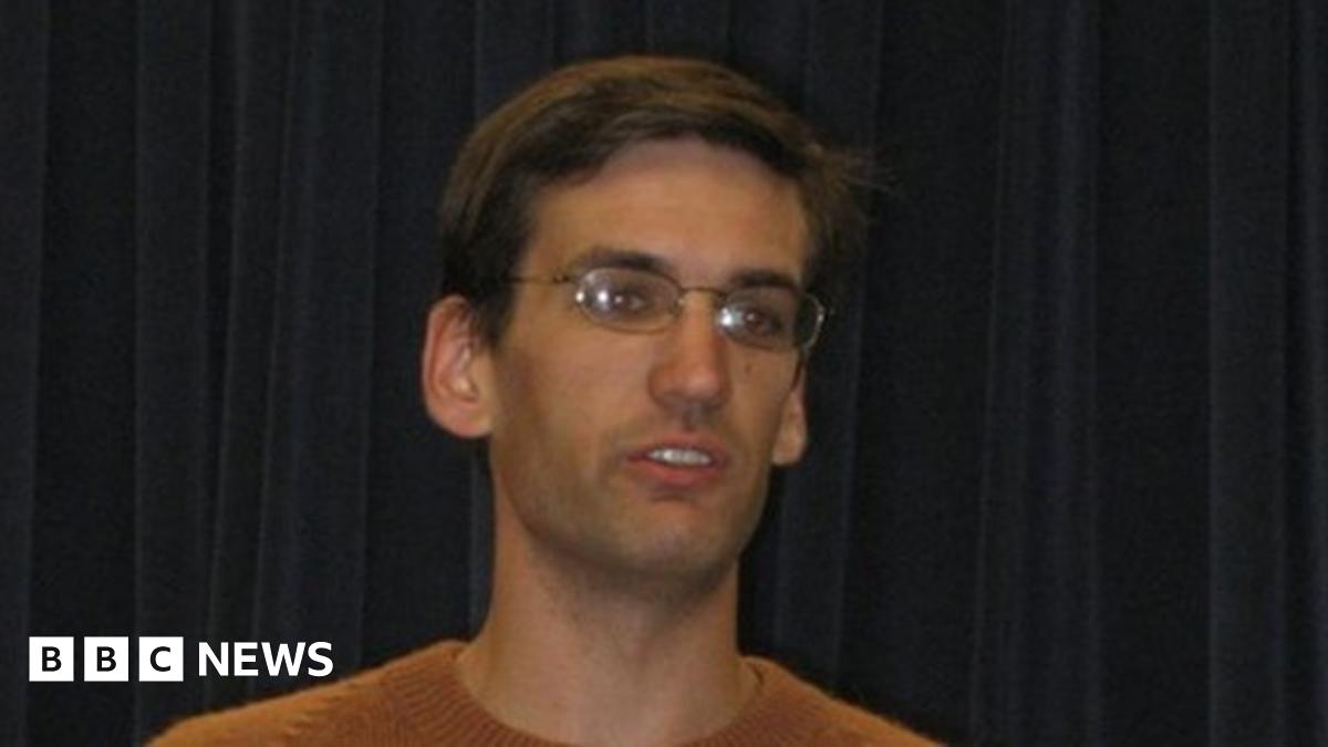 US 'child porn' teacher Eric Toth arrested - BBC News