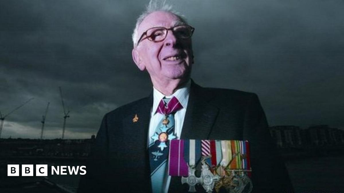 Captain 'Winkle' Brown: Is he the greatest pilot ever? - BBC News